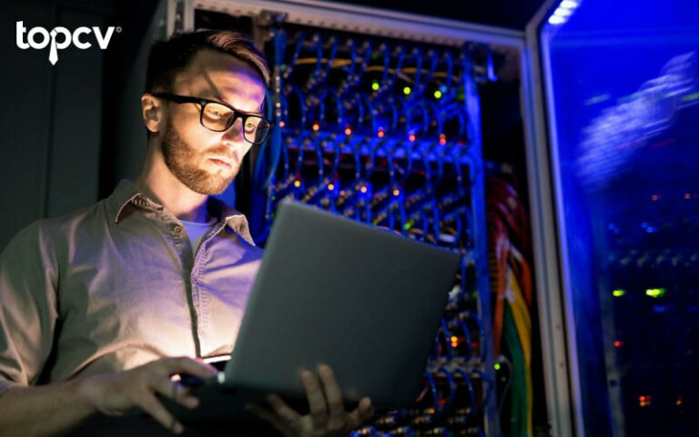 Test engineer là gì? So sánh điểm khác biệt với Tester và QA?